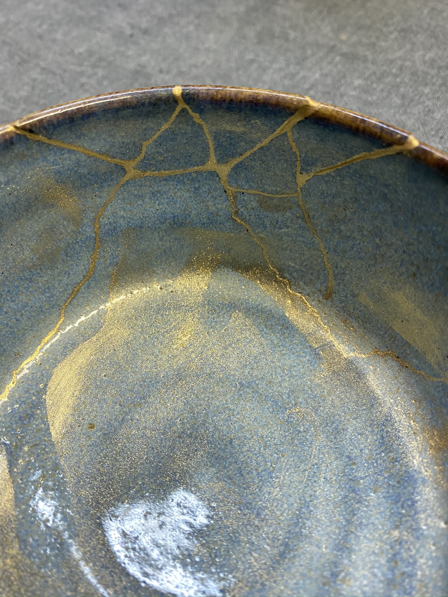 Kintsugi, l'art de réparation japonais, symbole de résilience ...