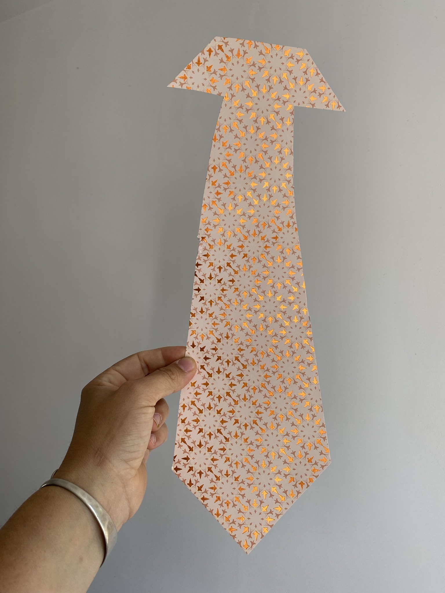 La cravate bonbon, la version papa du collier de nouille