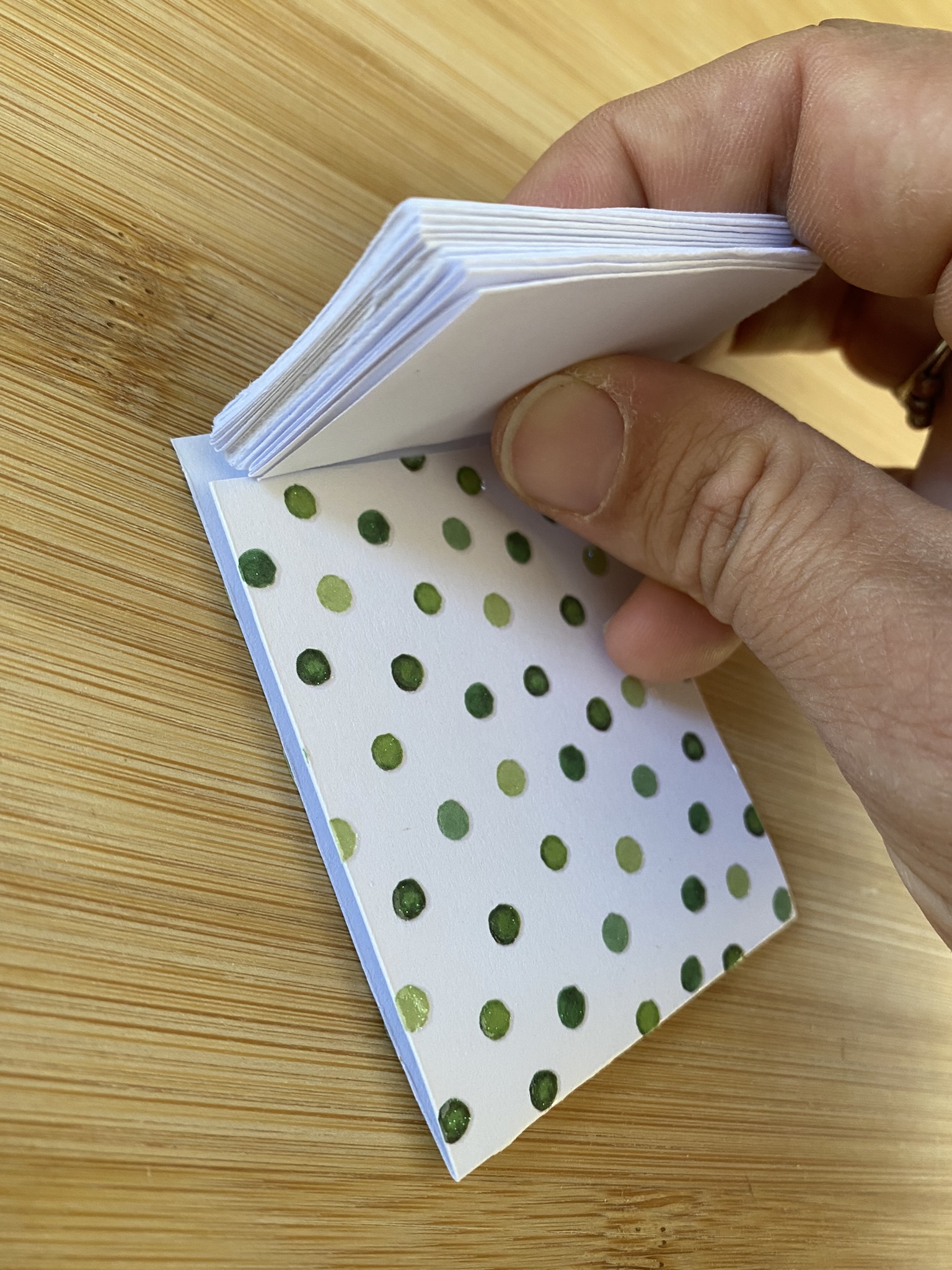 Comment faire un mini livre en papier - Le tuto facile