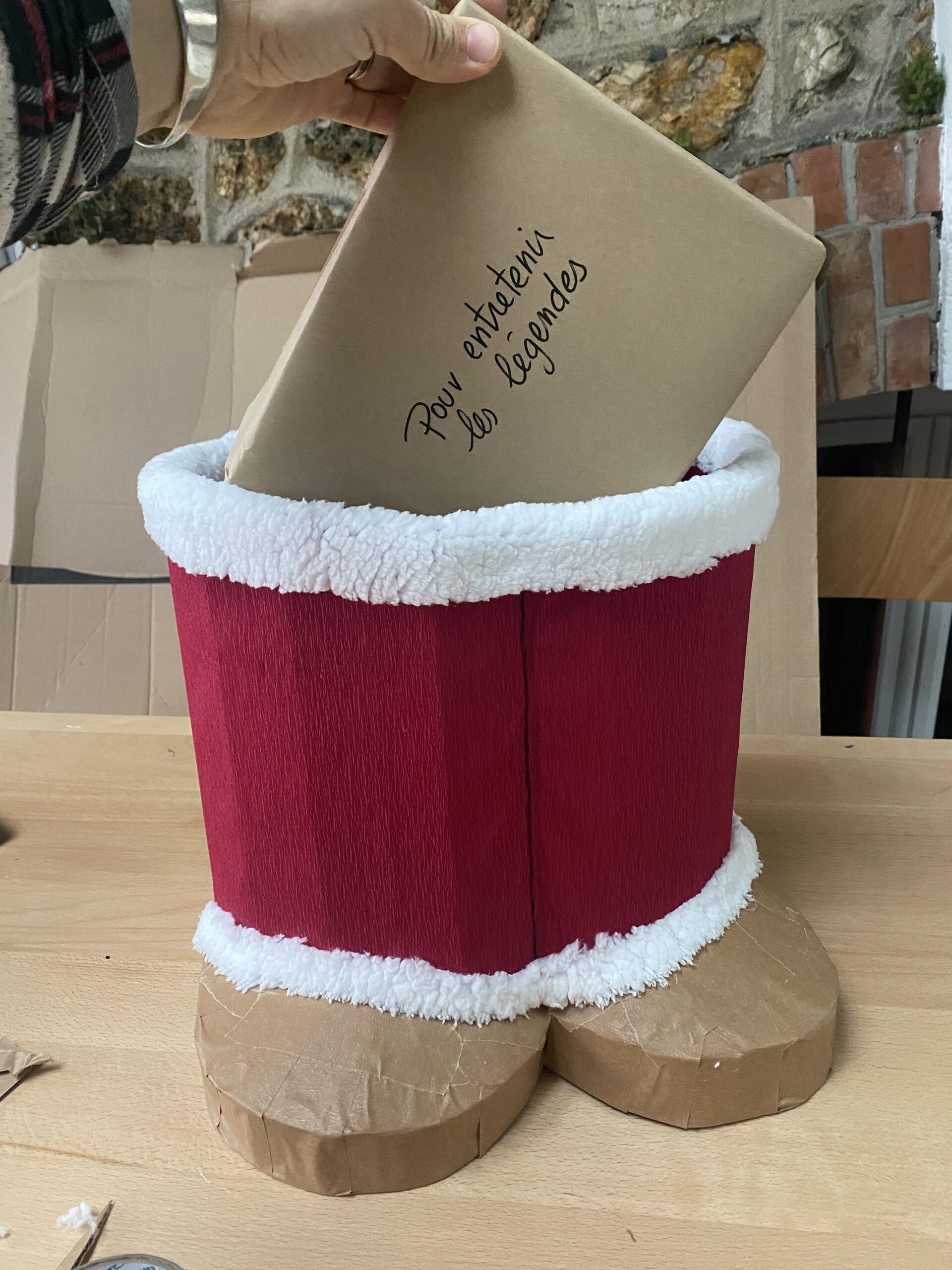 Calendrier de l'avent bottes de père noël en carton